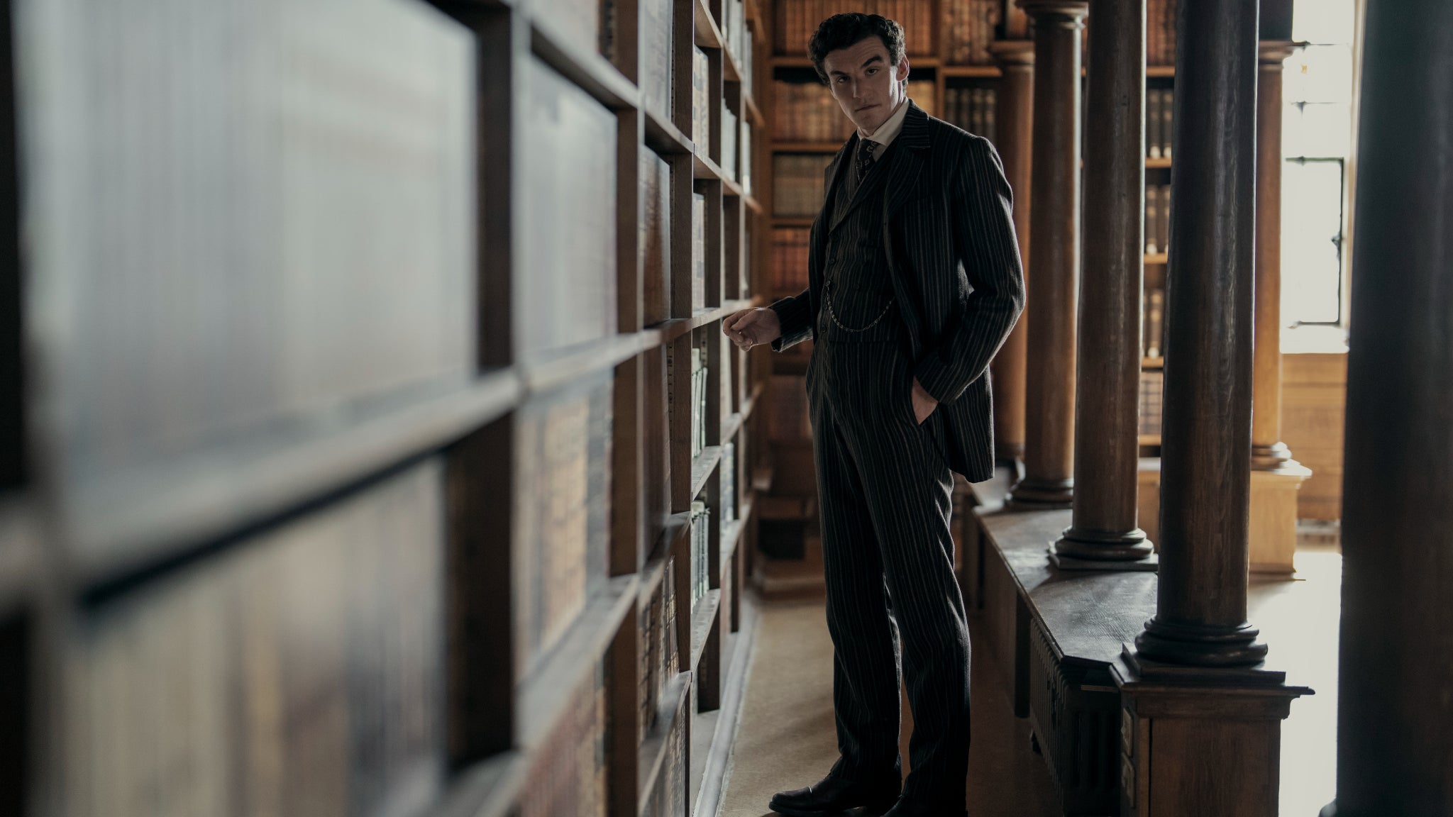 Young Sherlock : Prime Video dévoile les premières images de la série ...